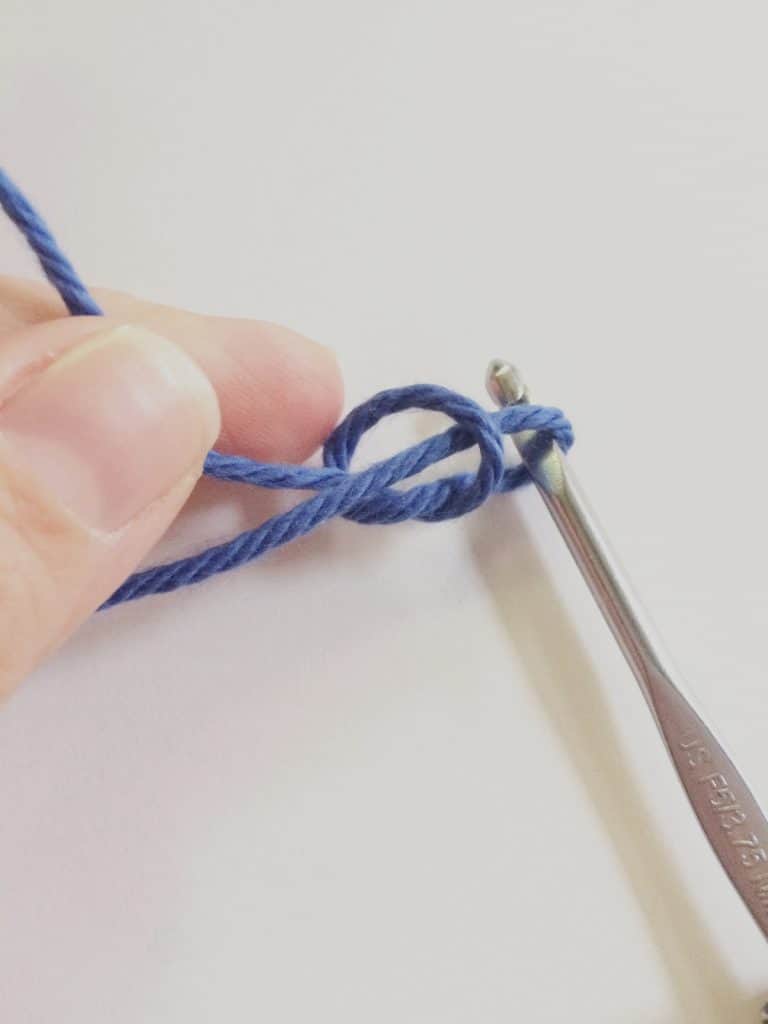 How to Crochet a Chain with Pictures and Video Tutorial - ChristaCoDesign