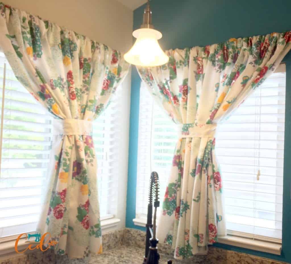 Kitchen Curtains DIY Sewing Tutorial From Tablecloth - ChristaCoDesign