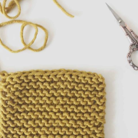 Easy Ways To Knit Neat Edges For Beginner Knitters - ChristaCoDesign