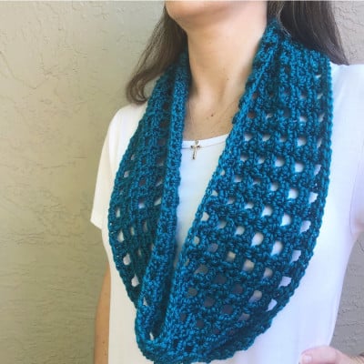 Letta Crochet Infinity Cowl Pattern With Pictures - ChristaCoDesign