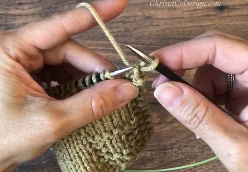 How to Bind Off in Pattern for Seed Stitch - ChristaCoDesign