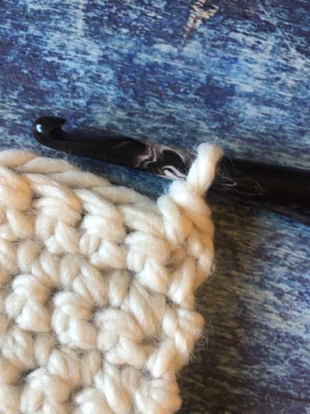 3 Easy Ways to Start a New Row of Single Crochet - ChristaCoDesign