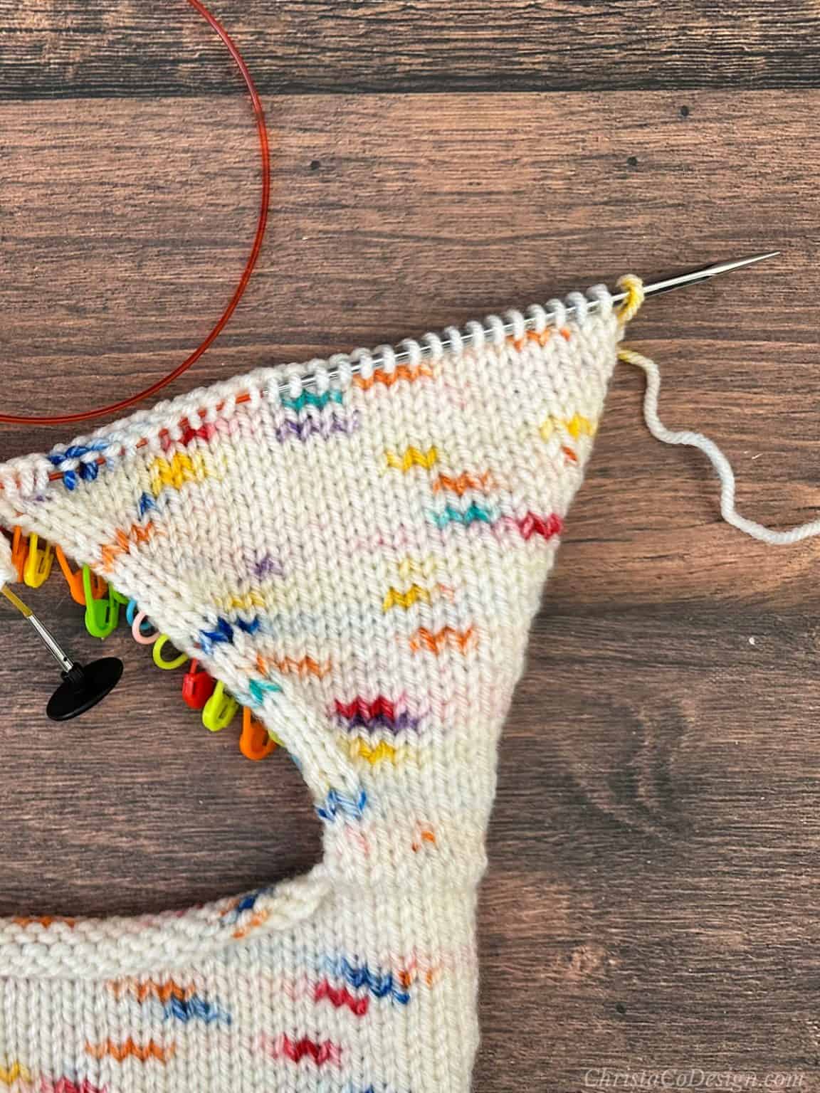 How To Knit The Alternating Cable Cast On Tutorial - ChristaCoDesign