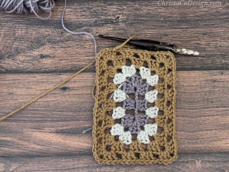 Granny Rectangle Blanket Easy Pattern And Tutorial - ChristaCoDesign