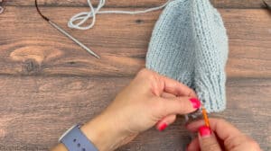 How To Seam Knitting With Mattress Stitch Tutorial - ChristaCoDesign